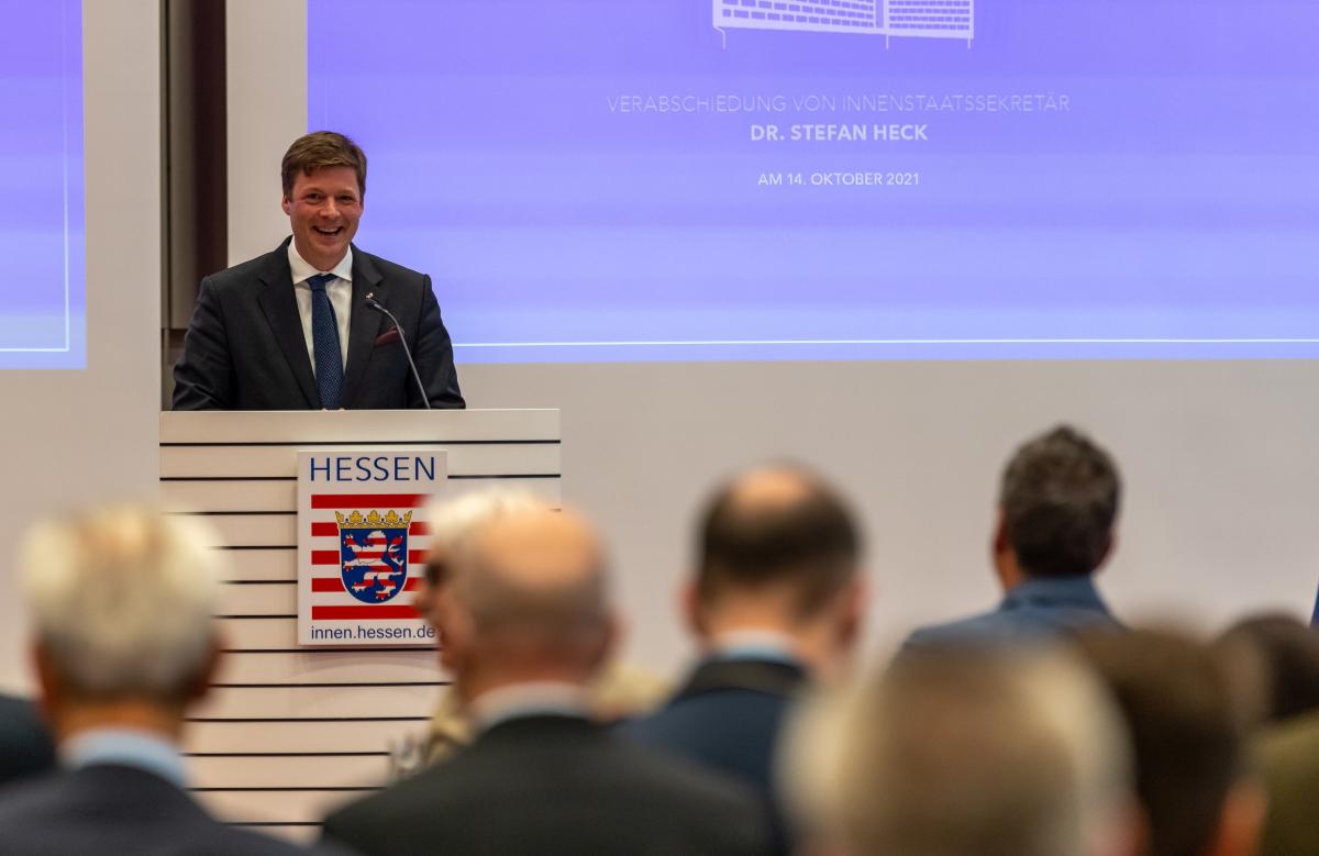 Staatssekretär Dr. Stefan Heck verabschiedet | innen.hessen.de