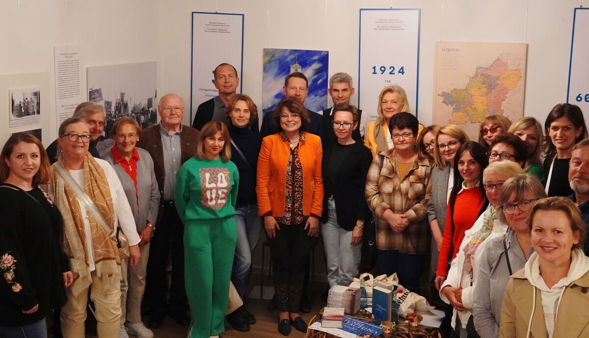 Landesbeauftragte bei Lesung der Autorin Gusel Jachina | innen.hessen.de